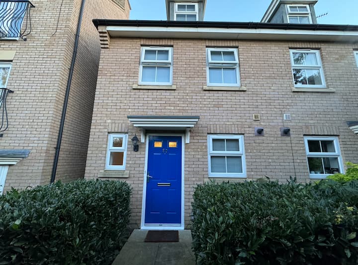 Modern Townhouse - Wellingborough