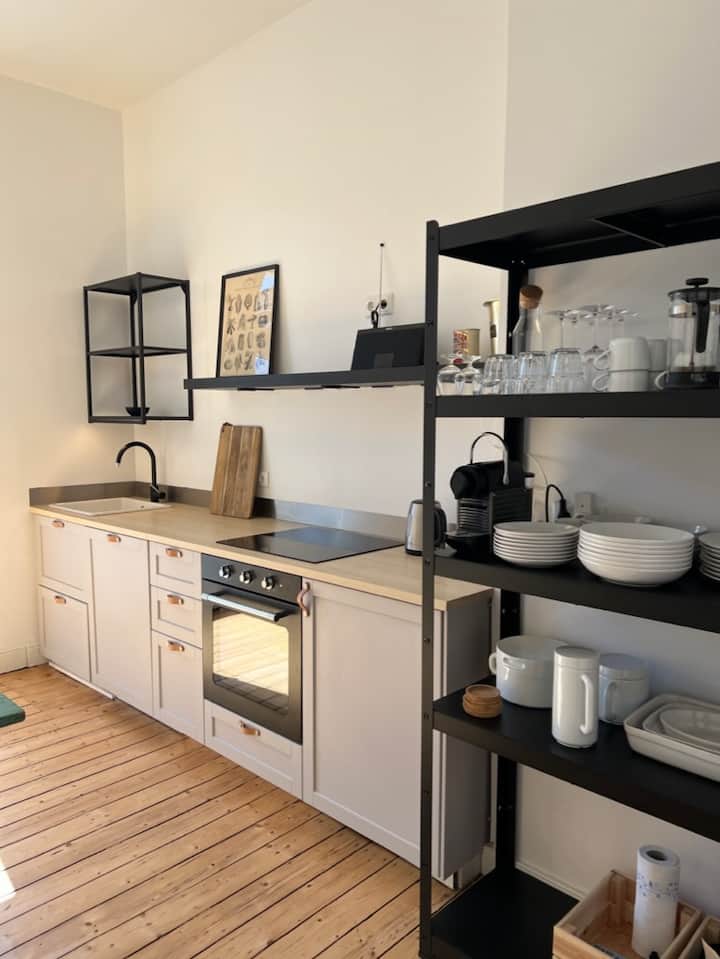 Sonniger Altbau Mit 2 Balkonen - Wiesbaden