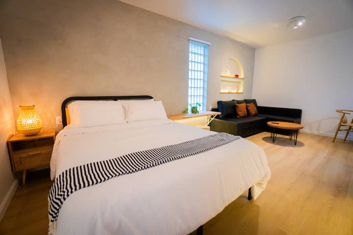 Trendy Studio W/private Patio 10 Miles From Disney - La Habra, CA