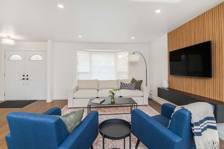 Furnished Luxury 3 Bedroom Suite - Hamilton