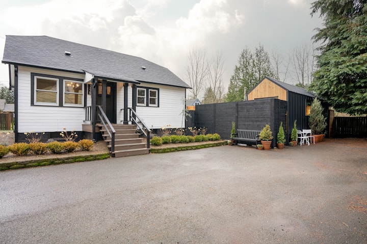 Camas Lakehouse With Tiny Home - Washougal, WA