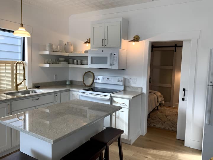 Bright And Airy Apartment - Scranton, PA