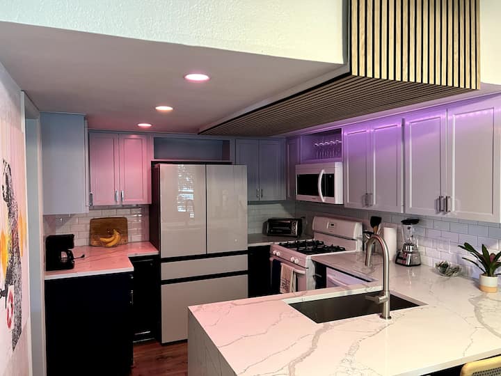 The Treehouse (Walkable To Everything) - Austin, TX