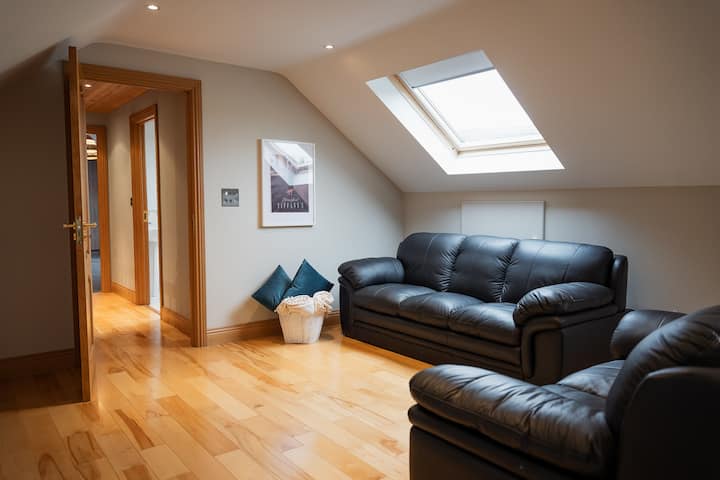 River Cottage 
Glencullen 
Upper Level Apartment - Dublin, Ireland