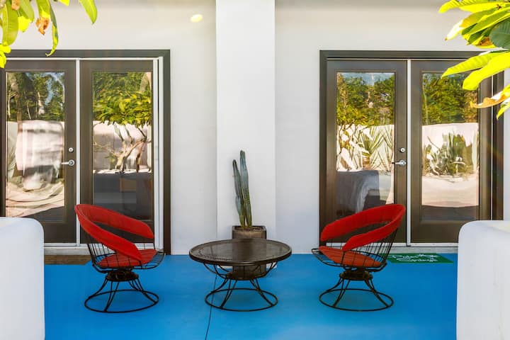 Elenora's Palm Springs Guesthouse Plus Office - Palm Springs