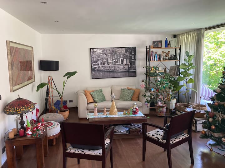 Bella Casa Familiar Con Piscina - Las Condes