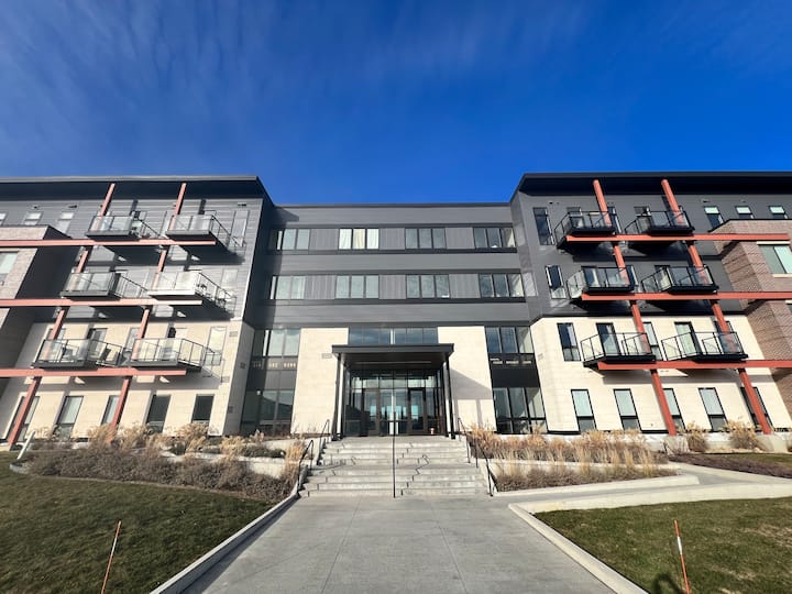 Modern 1-bed @ The Residence - Cedar Falls, IA