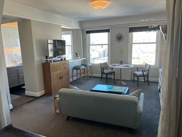 Stunning Views Near Union Square - San Francisco, CA