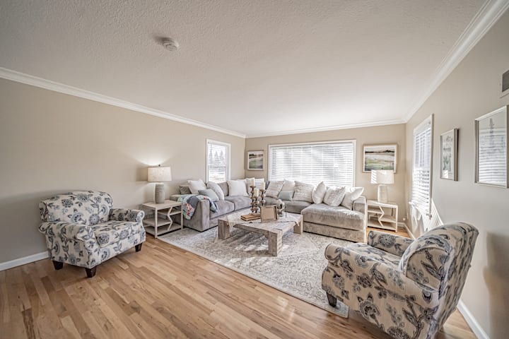 The Farmhouse At Holmes - Idaho Falls, ID