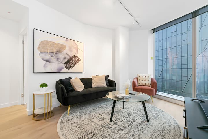 Top Floor Apt In Best Location W/ Gym, Pool & Wifi - Melbourne