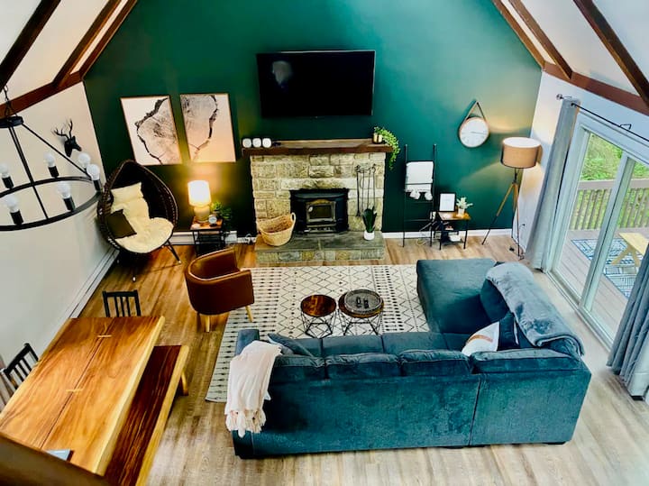 Mountain Cozy Cabin With Hot Tub. Pet Friendly. - Pocono Lake, PA