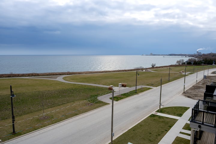 Welcome To 'Lake House" Spacious 3b/2.5 Bath Home - Newcastle, ON, Canada