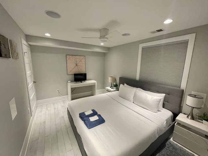 Beautiful Capitol Hill Apartment - Solar Powered! - Smithsonian Castle, Washington