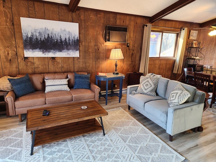 Cozy Ski Chalet— 5br, 4ba, Saunas + Fireplaces - Ironwood, MI