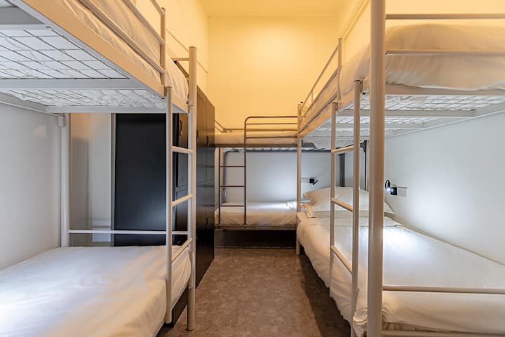 Chinatown: Room With 6 Beds, 1 Min Walk To Mrt - River Valley