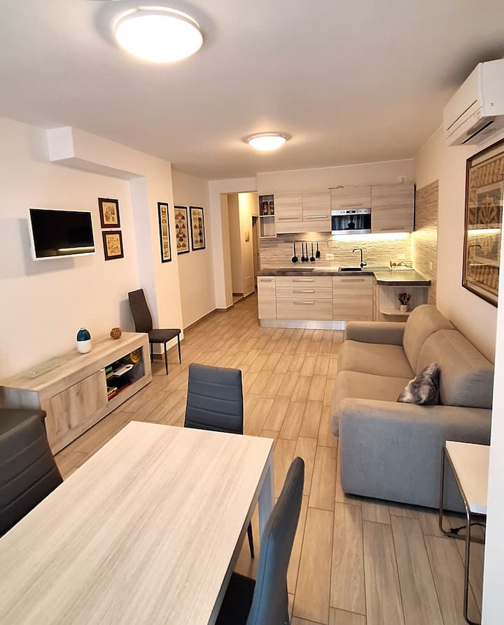 Trilocale Lazise Pool - Al Glicine Apartments - Lazise, VR