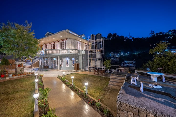 Sky Parlor/homecinema/snooker/tt/serviced/bbq/meal - Solan