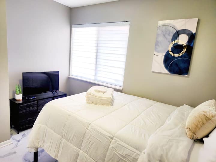 1 Br W/ Private Bathroom - Akron, OH
