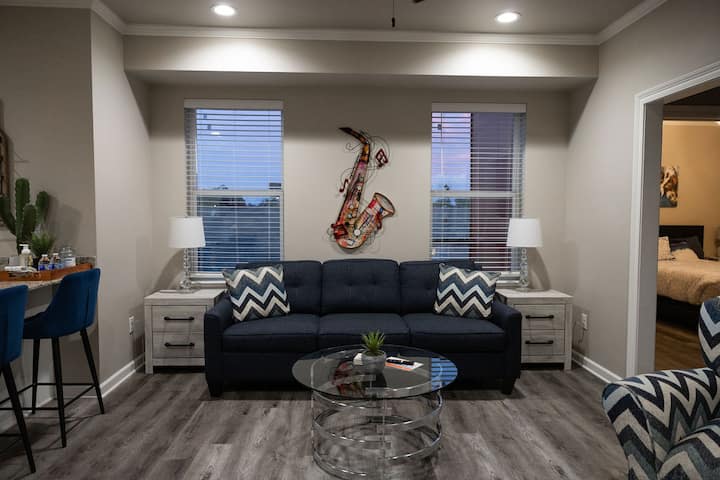Jazzy Downtown Lafayette Apt 201 - Lafayette