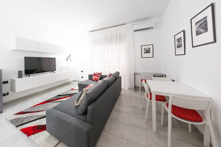 Casa Bomboniera, Molinette Metro - Turin