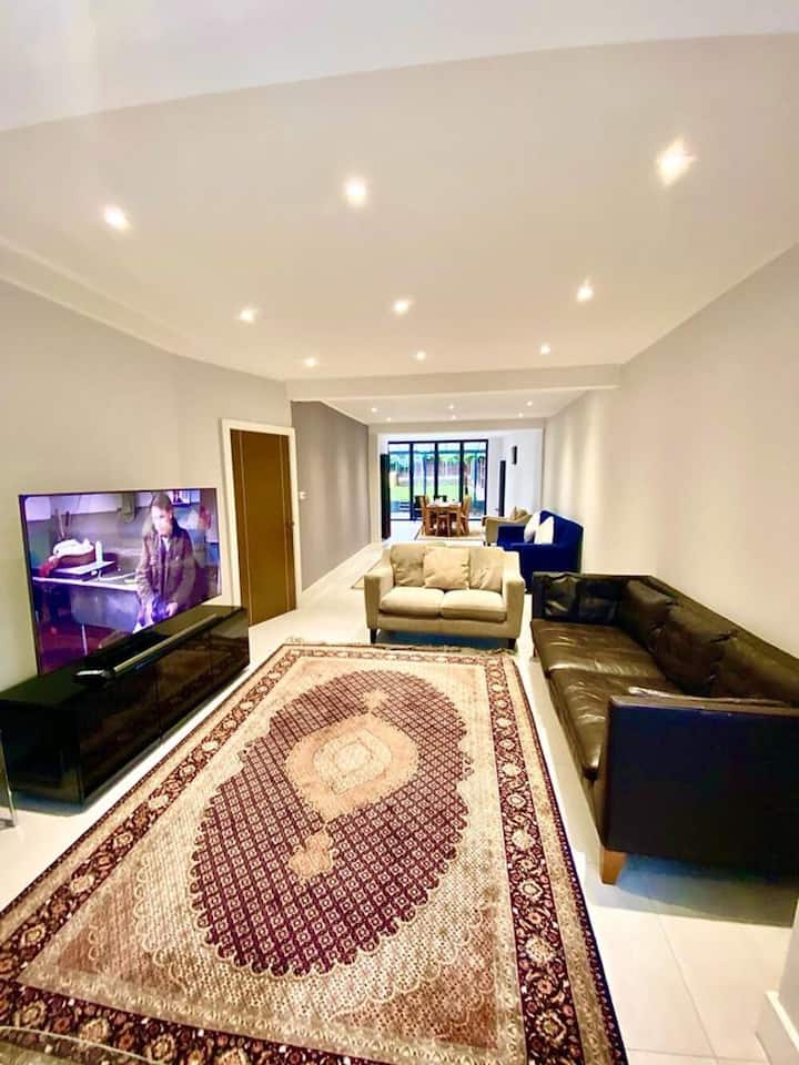 Luxury Five Bedroom House In London With Car Park - Londres