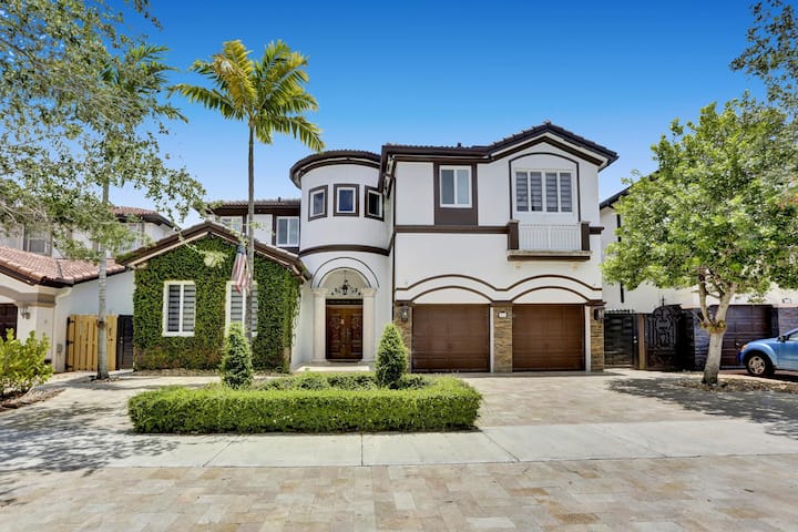 Luxury Oasis Hot Tub And Pool - Miramar, FL