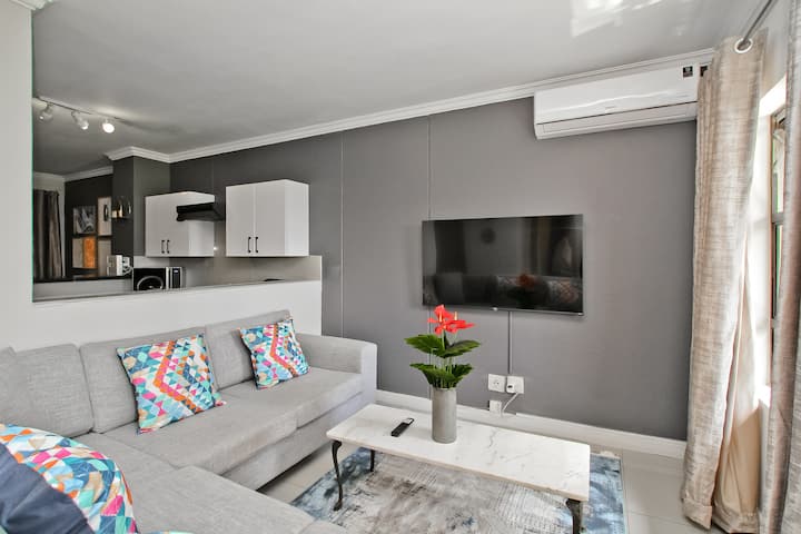 25% Off Modern 2 Bed 2 Bath-sandton-backup Power - Sandton
