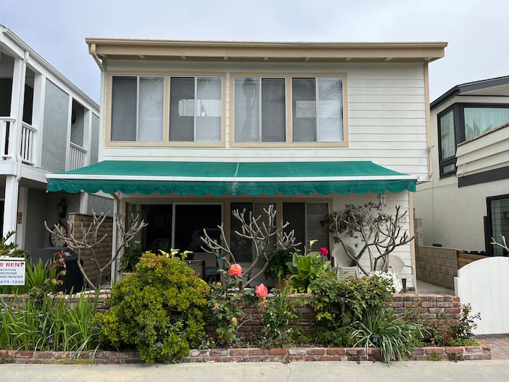 Lower Unit-four Houses From North Bay Front - Newport Beach, CA