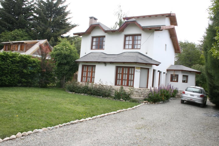 Hermosa Casa En Barrio Melipal - Bariloche