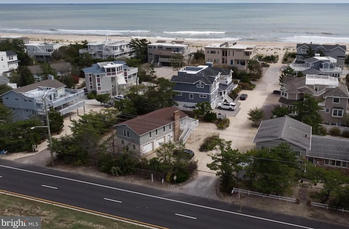 North Beach Oceanside Home - Steps From Beach! - Surf City, NJ