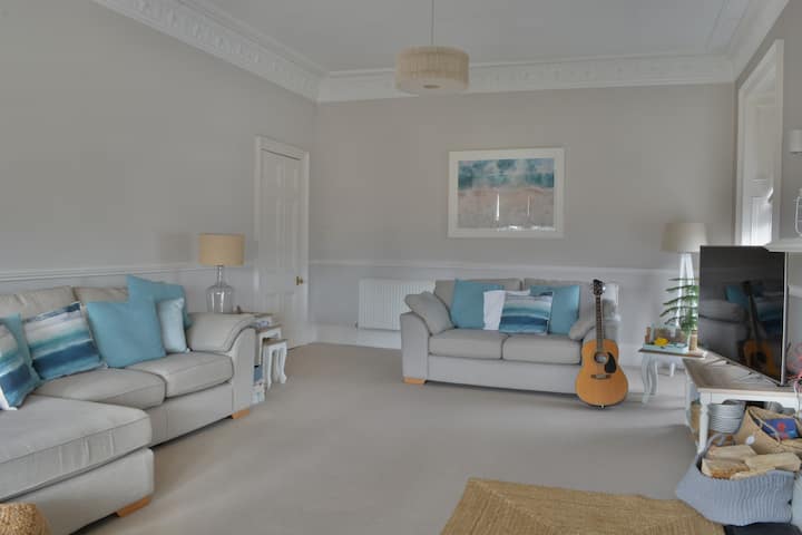 Stunning & Spacious Apartment - Prestwick