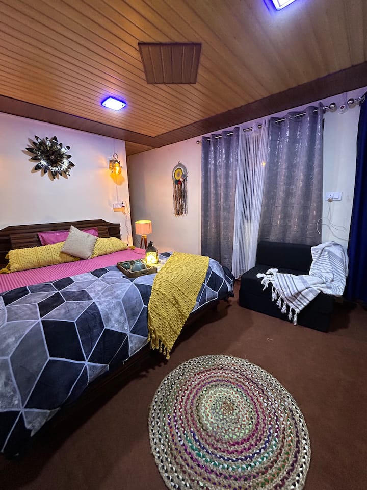 Laxmi Narayan Homestay, Harsil, Room With Balcony - Gangotri