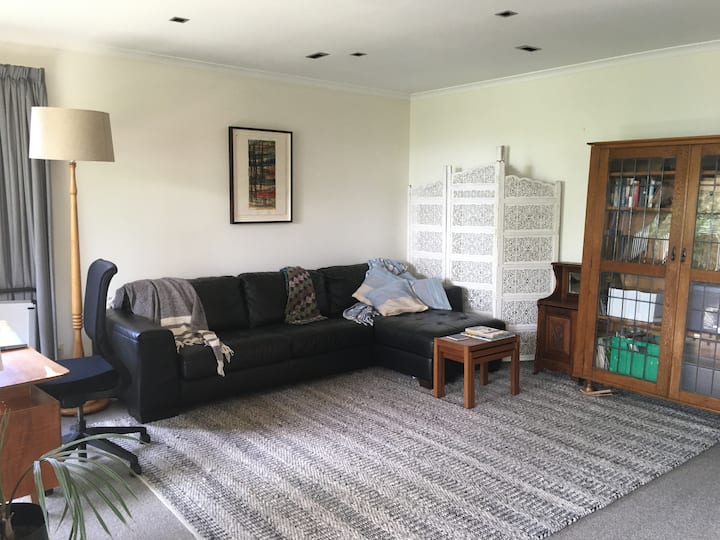 Affordable But Noisy Family Home - Hobart