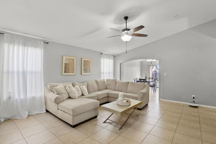 Airy, Open-Concept Home - Houses for Rent in El Paso, Texas, United ...