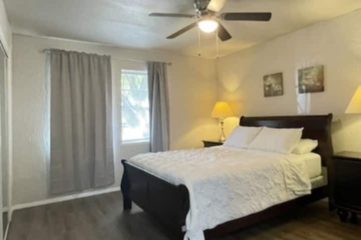 Restful Home Near Stockyards - Lake Worth, TX