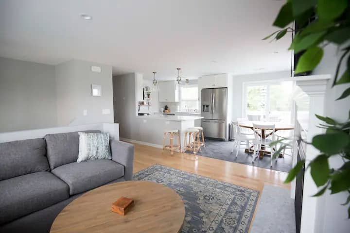 Exceptional Five Bed Near Beach - Narragansett, RI