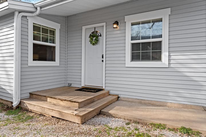 Downtown Den, 3 Bed, 1 Bath - Rogers, AR