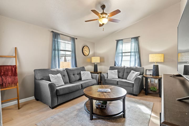 Downtown Den, 3 Beds - Lowell, AR