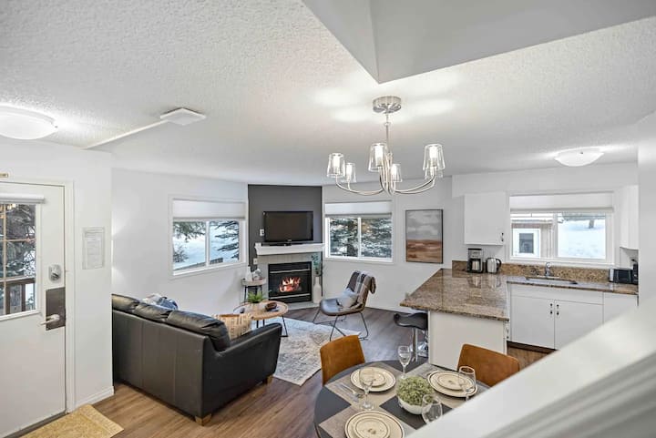 Banff Gate 2 Br/4 Beds/1.5 Bath/hot Tub/fireplace - Banff