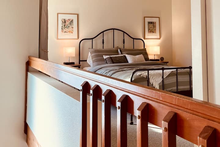 Parkside Loft - Newly Renovated! - Sunwood Lake, WA