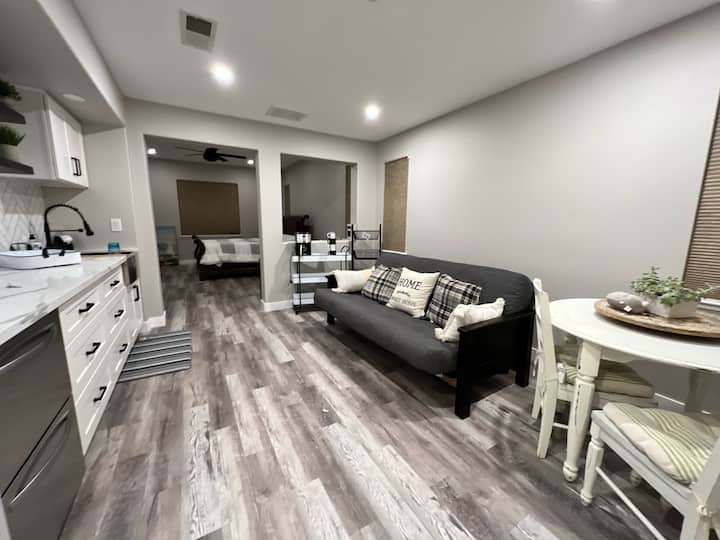 Private 1 Bed Studio - Brentwood, CA