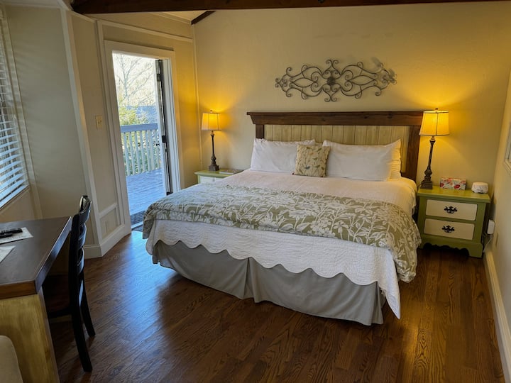 High Meadow Standard King - Sapphire, NC