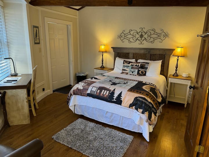 Biltmore Standard Queen - Sapphire, NC