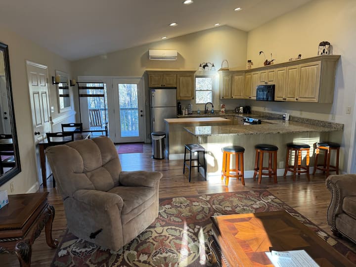 Upper Apartment - Sapphire, NC