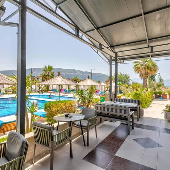 Beachfront With Swimming Pool Option - Vlorë