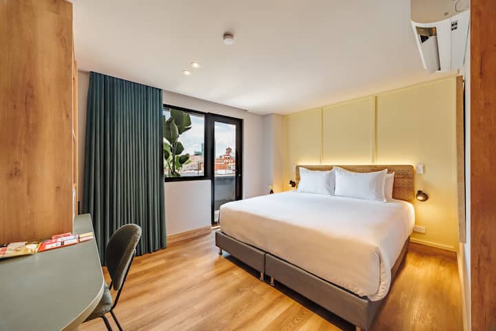 Room With Balcony & Breakfast Included - Medellín