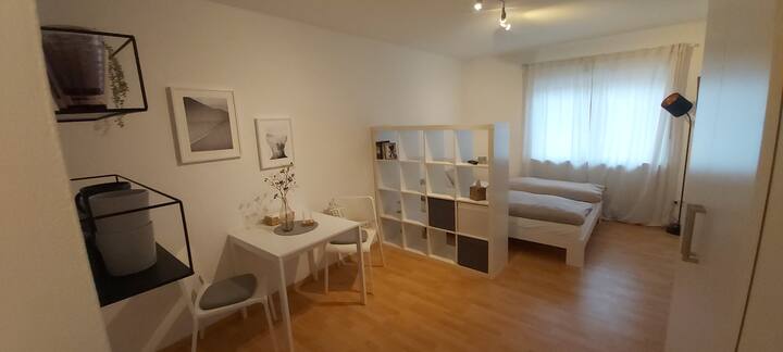 Nette 1 Zimmerw. Mit Stellplatz - Würzburg