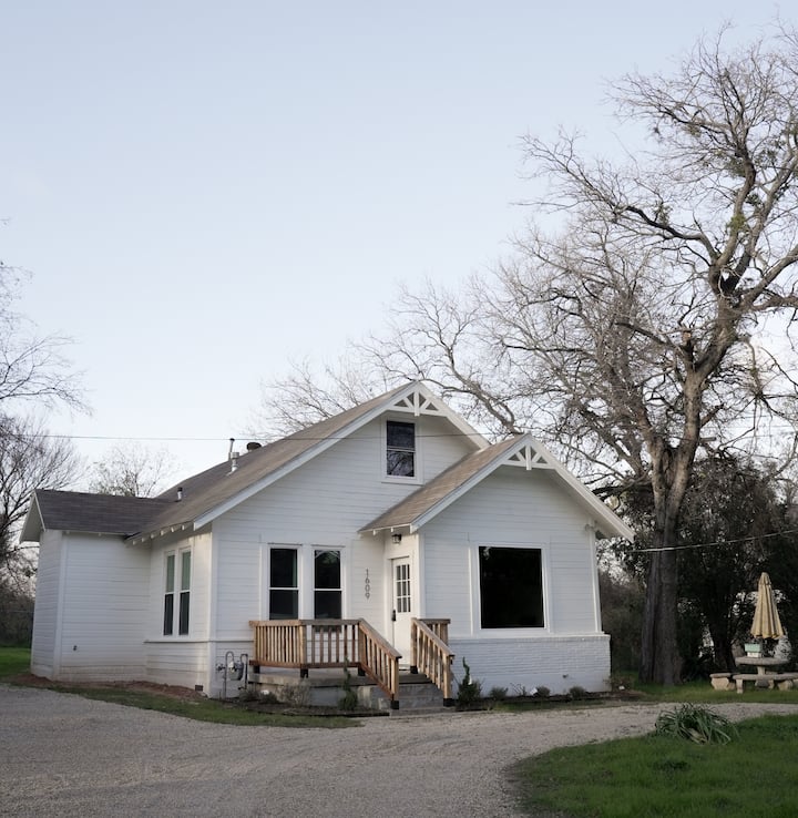 Peaceful Retreat On Reuter - Waco, TX