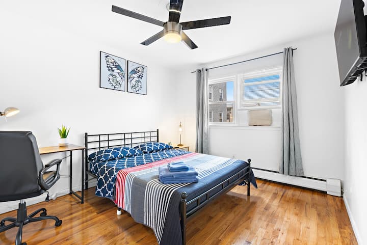 Private Room Near Newport/grove Path/workdesk/wifi