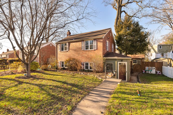 Family-friendly House Near Downtown Silver Spring - Silver Spring, MD